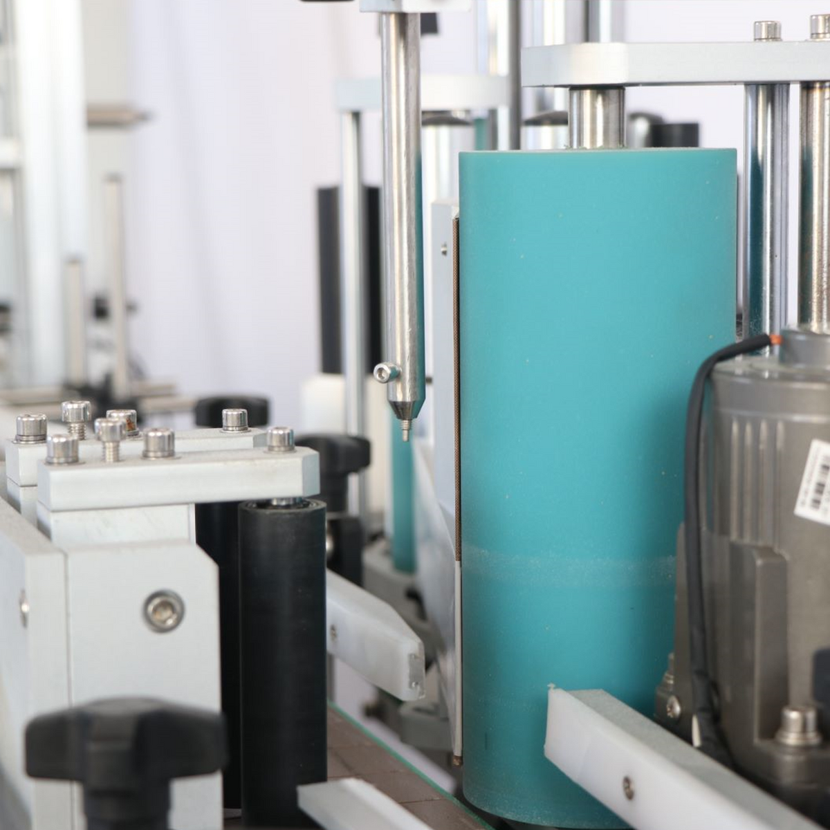 Compact, Powder Filling Tabletop Production Line